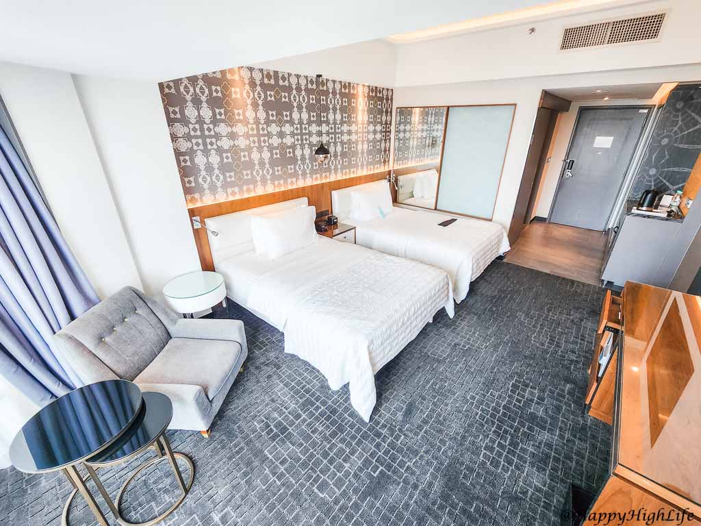 Le Meridien Kuala Lumpur review: Larger Guest Room Twin - Happy High Life